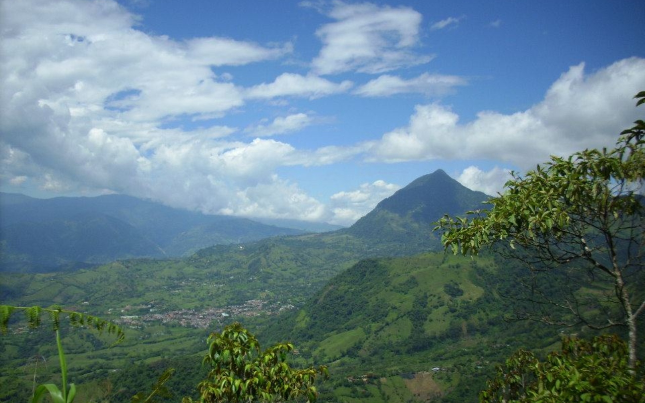 Hike to Cerro Tusa in Venecia (Antioquia) | Ecoglobal Expeditions ...